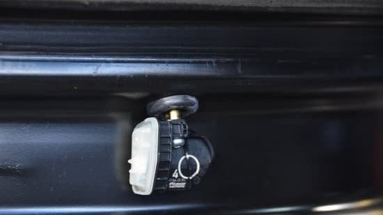 Alles über Reifendrucksensoren: Funktion, Arten, Installation & mehr